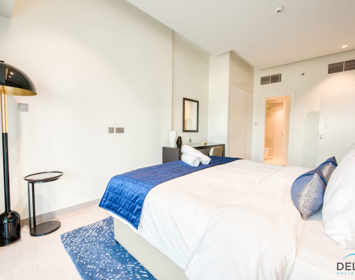 Overlooking Canal Views, Fam-Friendly 2BR Unit, Damac Majestine Tower ...