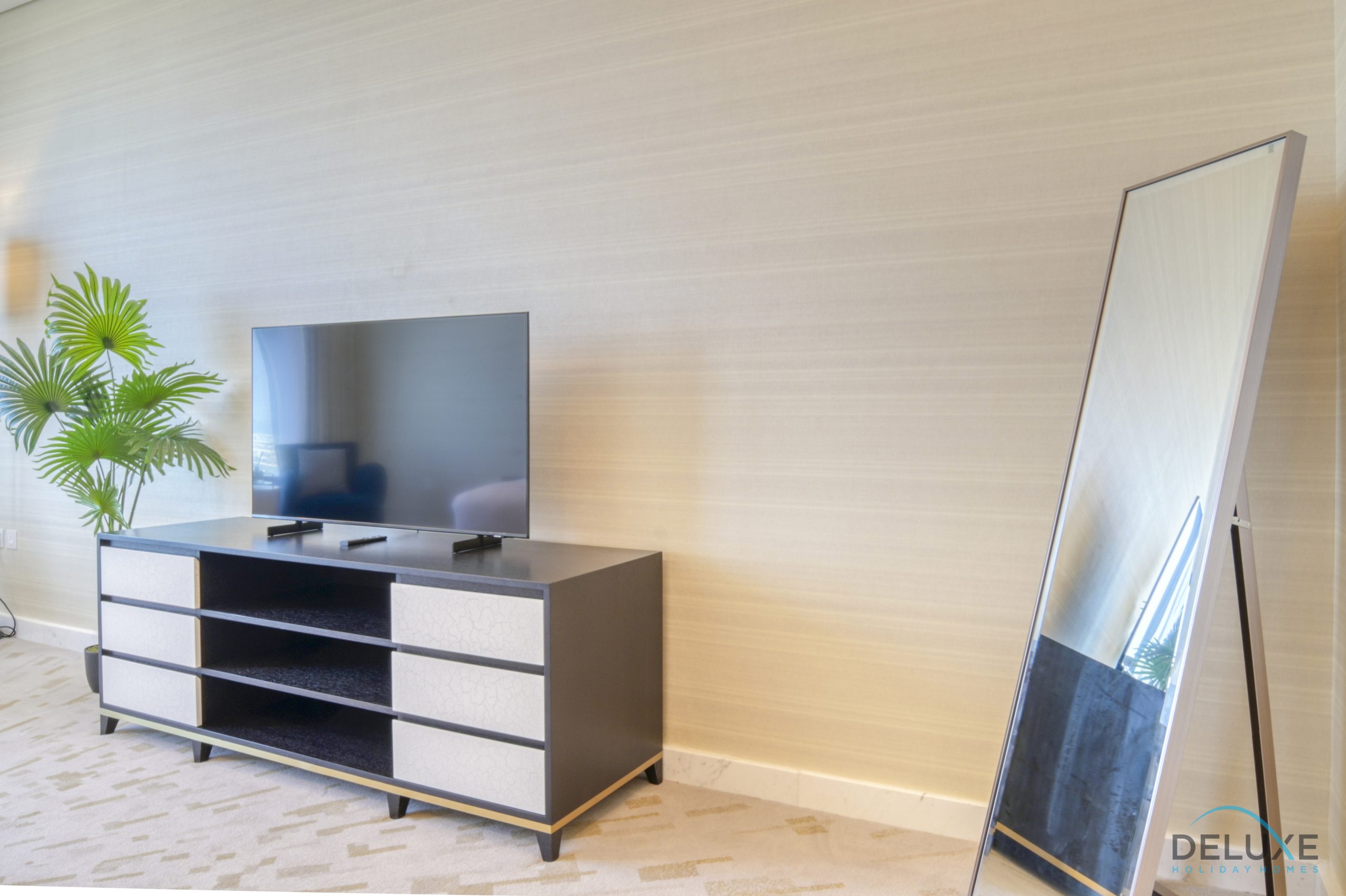 Splendid Studio at The Palm Tower - Deluxe Holiday Homes™